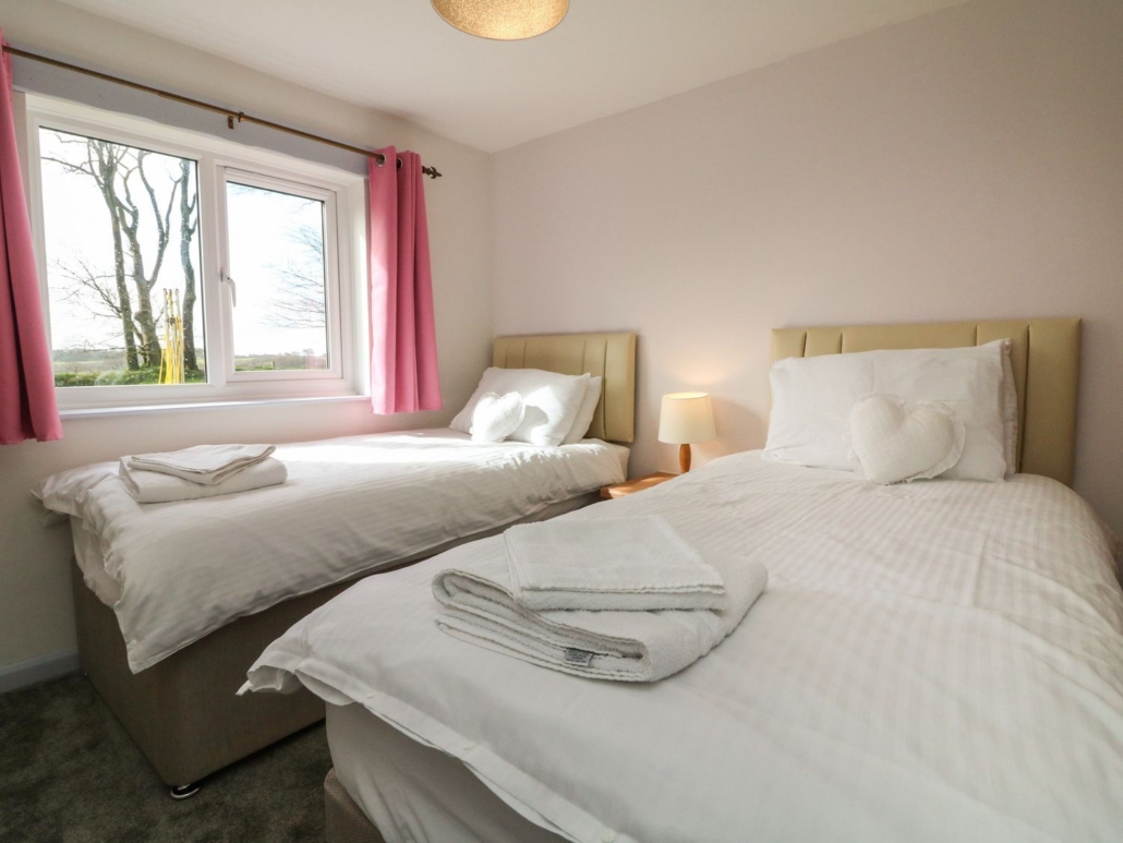 The Cottage, Chilsworthy 2 Bedrooms Sleeps 6 Pet Friendly Holiday ...