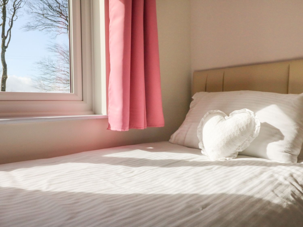 The Cottage, Chilsworthy 2 Bedrooms Sleeps 6 Pet Friendly Holiday ...