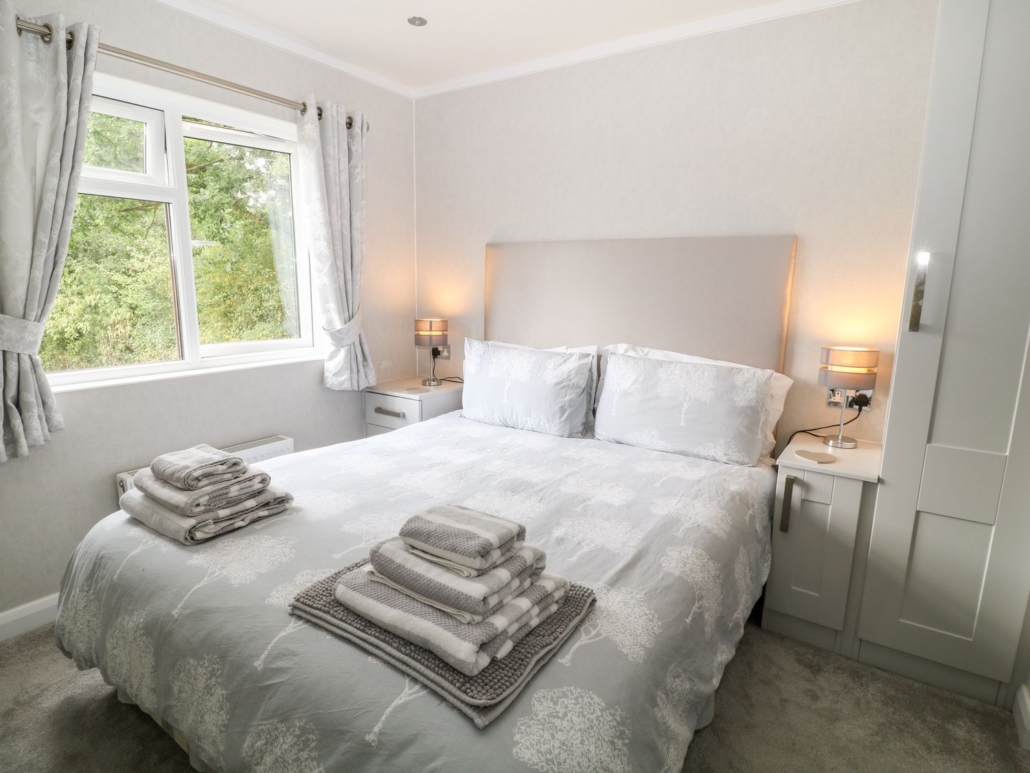Woodpecker Lodge, Highampton 2 Bedrooms Sleeps 4 Pet Friendly Holiday ...